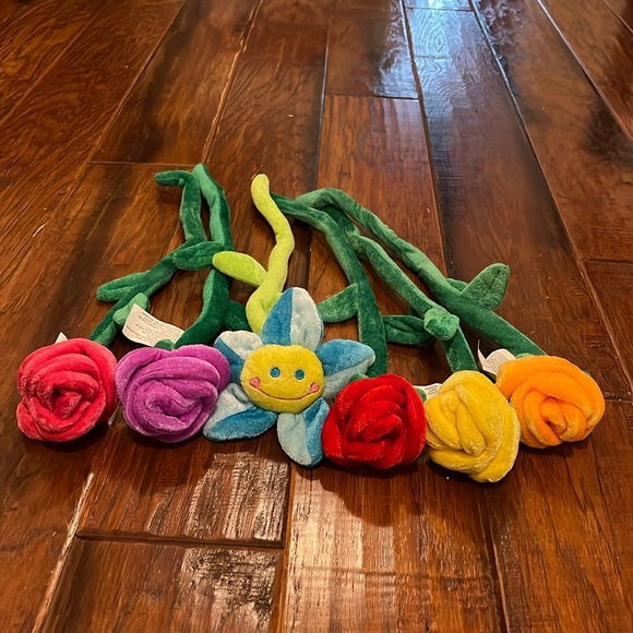 Accents | 6 Plush Felt Bendable Stuffed Flowers Set 5 Roses 1 Smiley ...